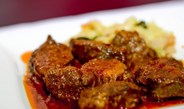 Pap & Beef Stew (4 PCS) - Khanoni Restaurant